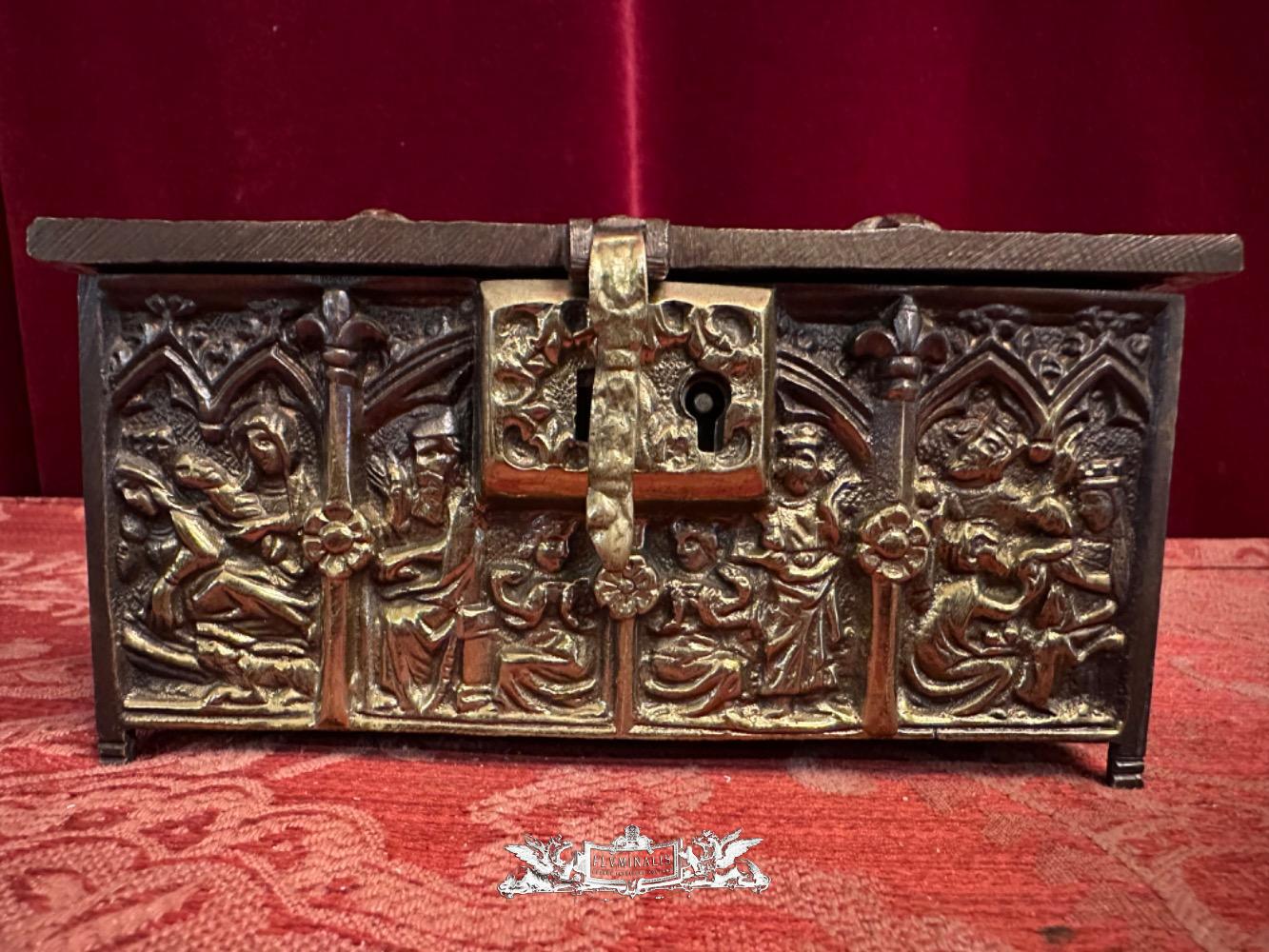 1 Gothic - Style Reliquary - Box - Various, Clocks & Mirrors - Fluminalis