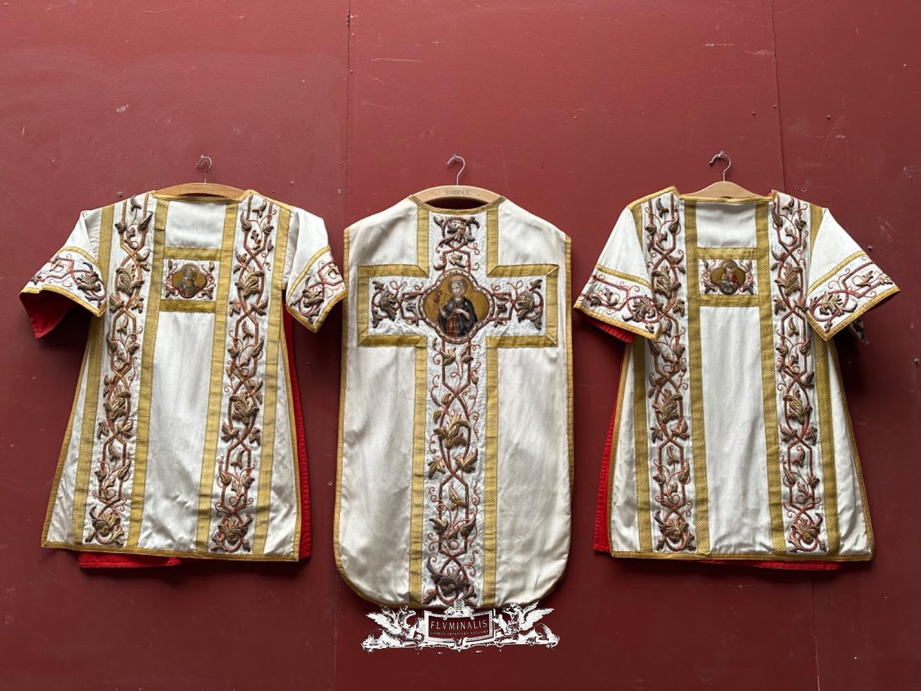 4 Gothic - Style Complete High - Mass Set, With Chasuble , 2 Dalmatics ...