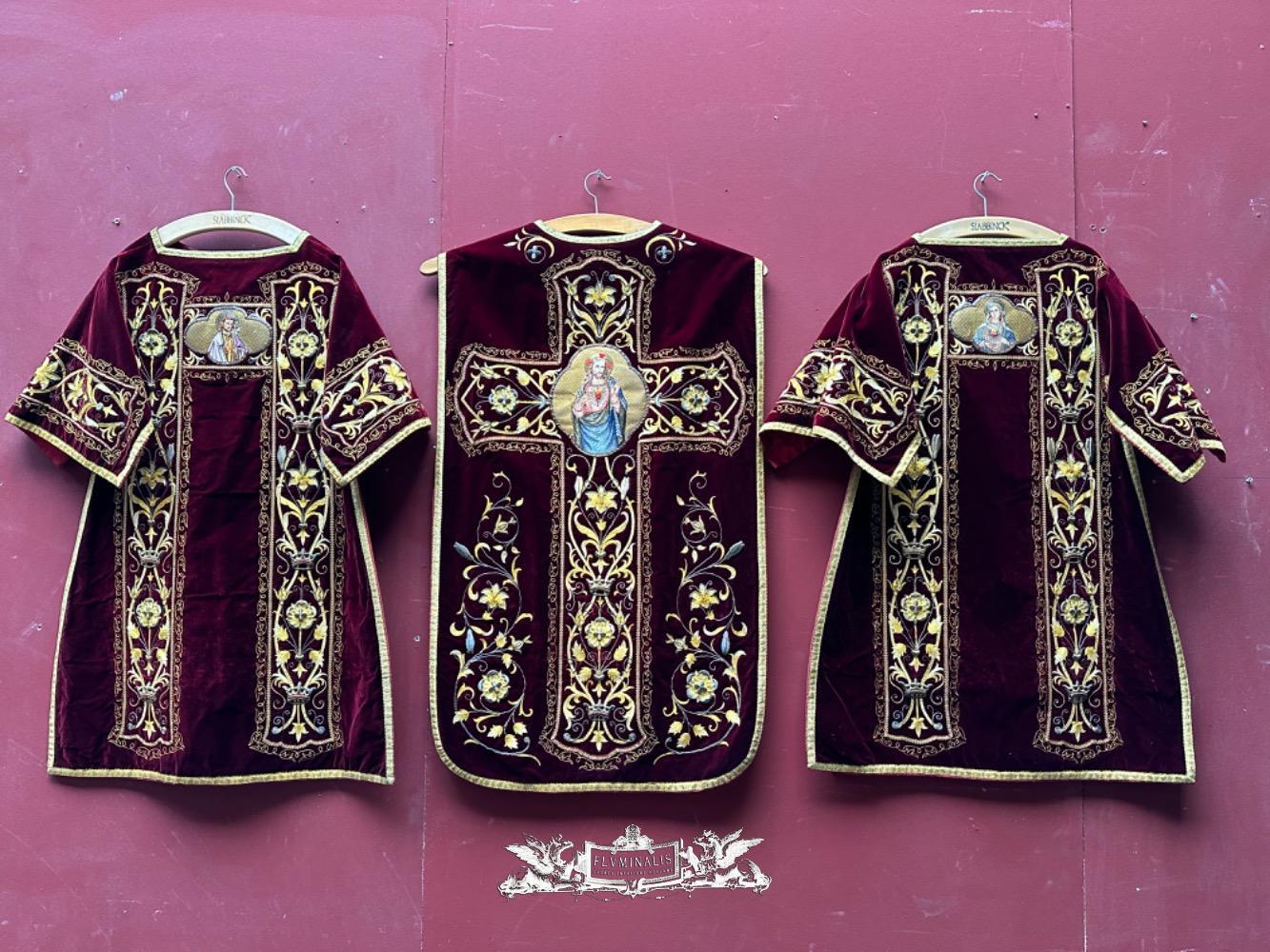 4 Gothic - Style Complete High - Mass Set, With Chasuble , 2 Dalmatics ...