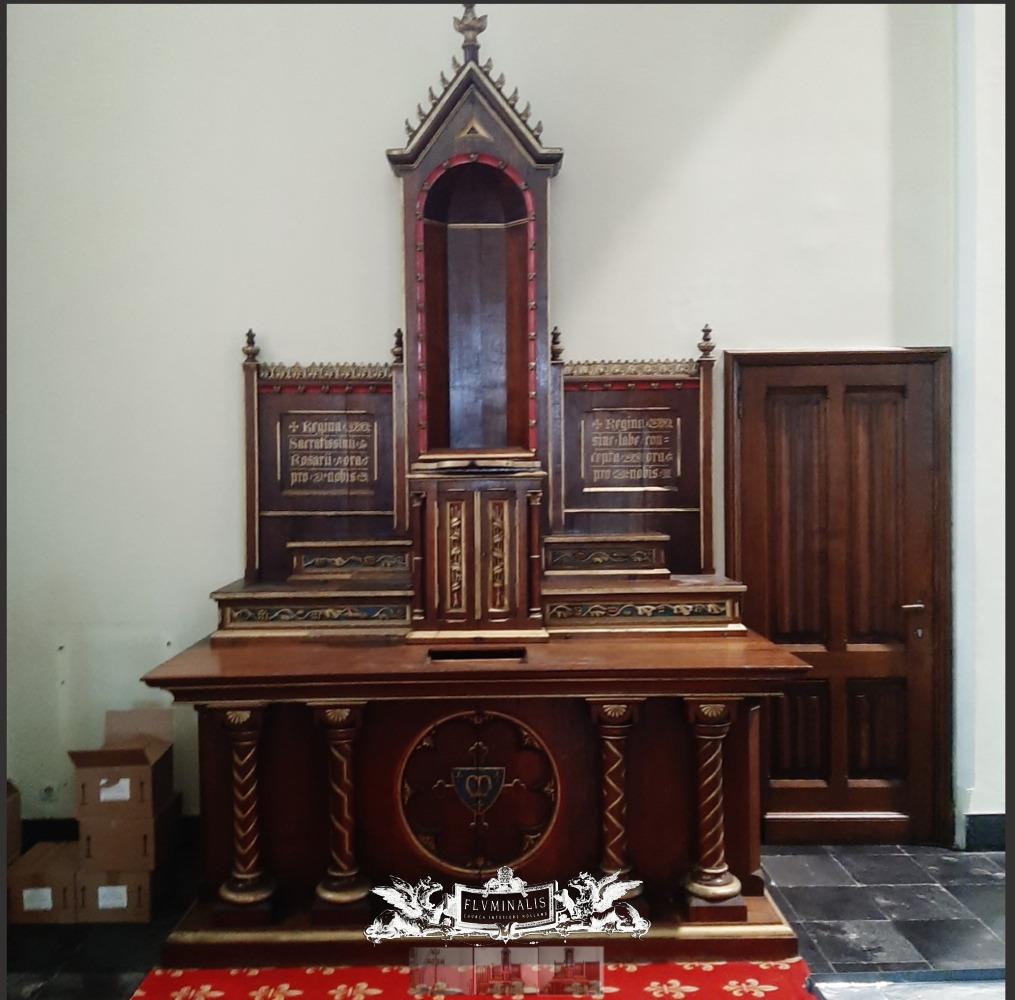 High Quality Pair Of Neoclassical Roman-Gothic-Style Side-Altars ...